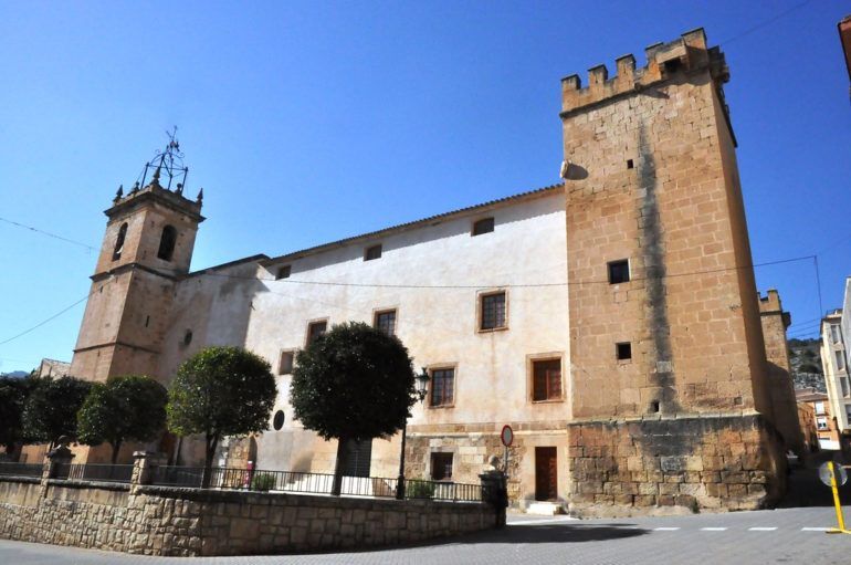 El ayuntamiento de Onil concede una subvención al Obispado para la ...